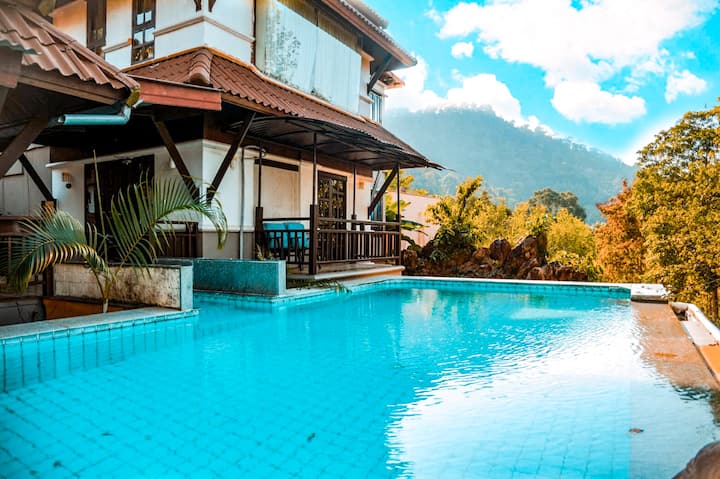 Luxury 5-br Villa: Private Pools & Bay Views - Ko Chang