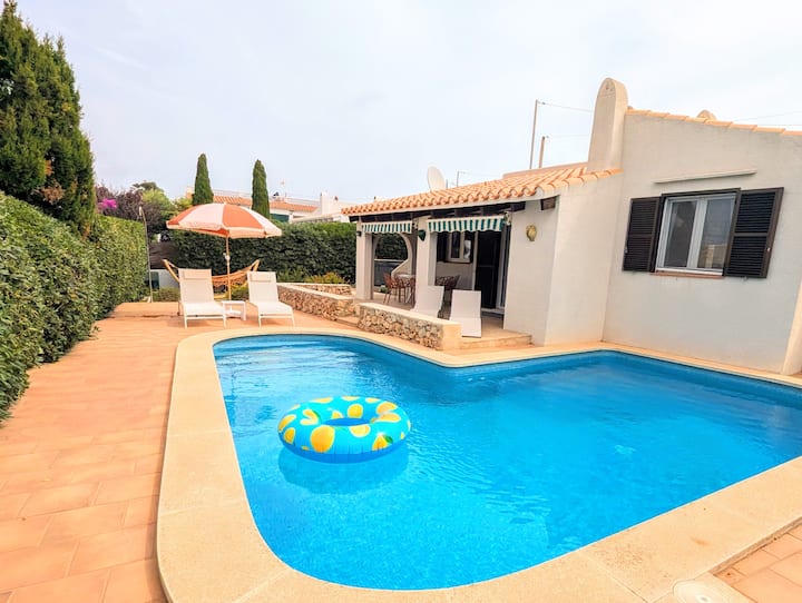 Quiet, Central 3 Br 2 Ba Villa - Pool & Jacuzzi - Minorca