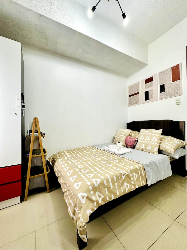 J&e Primestaycation At Araneta Center Cubao, Q.c - Cuba