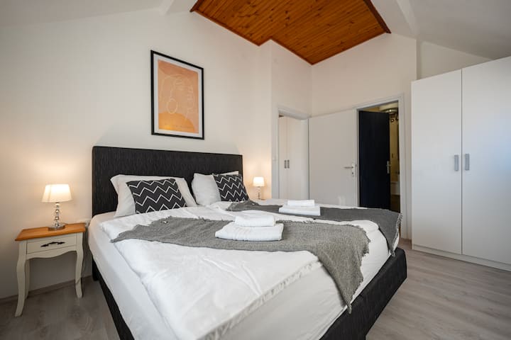 B&b Blanc Calm Quad. Room Near Marina - Brač