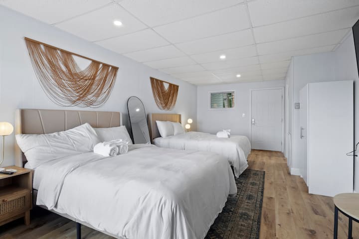 Showboat Waterfront Double Queen - Lodi, NY