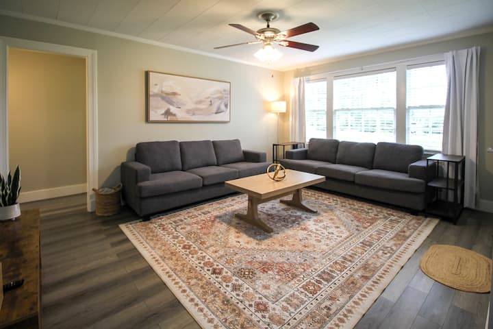 New! Spacious, Updated 3bd/1ba House W/ King Bed - フォレスト, MS