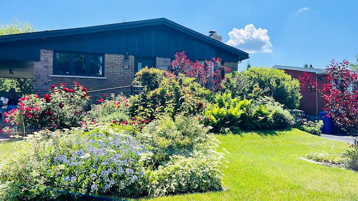 Mid-century Modern House Near Montreal - Longueuil
