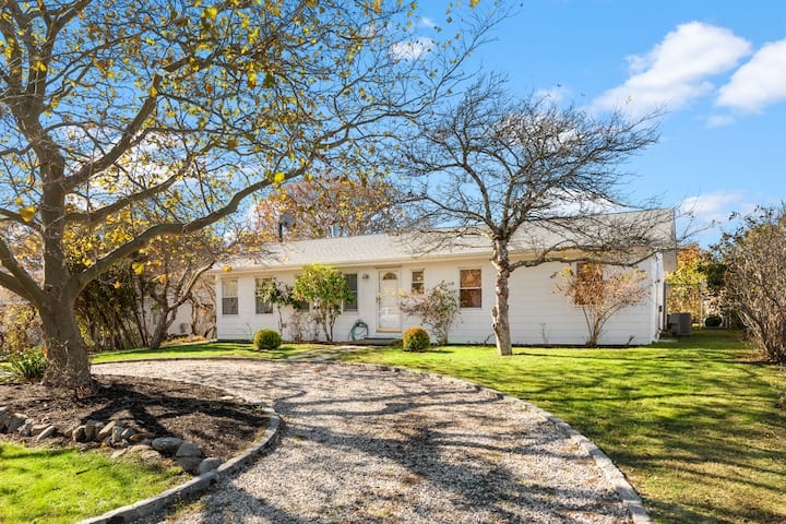 Private Compound.  Walk To Everything!  Sleeps 10 - Montauk, NY