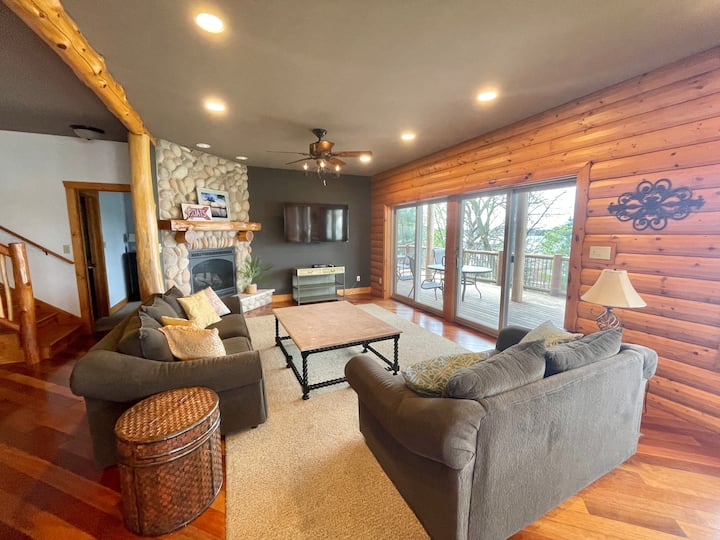 Log Home On Cedar Lake - Lowell, IN