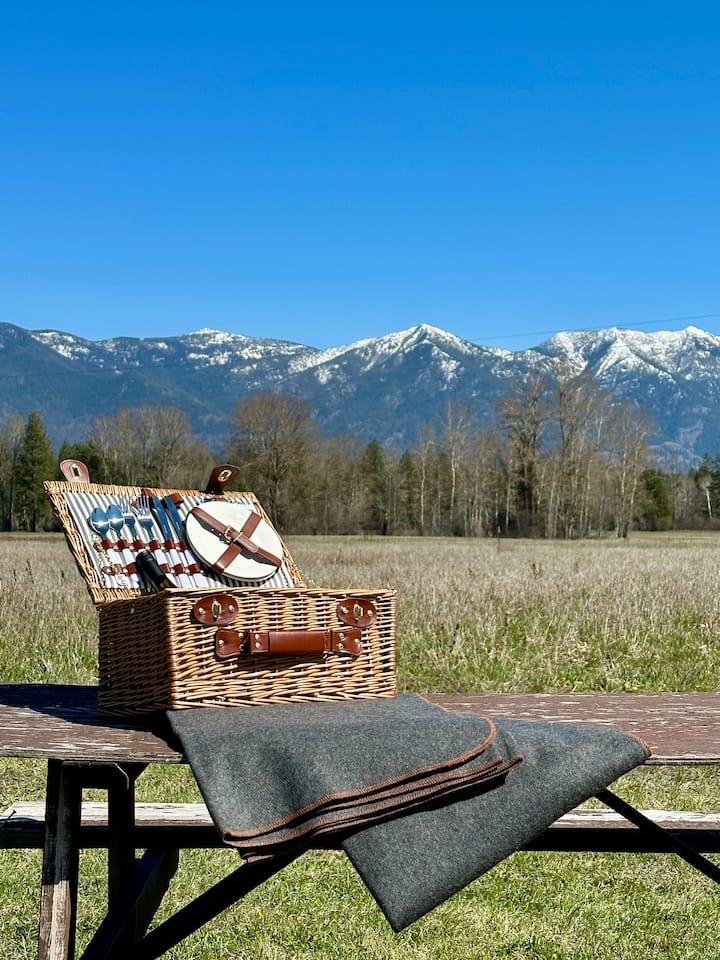 Stargazing Retreat Along Flathead River ! Tent E - Montana