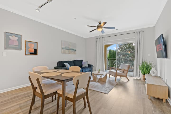Stylish & Sunny 1b | Free Parking | Wfh Desk | New - Annandale, VA