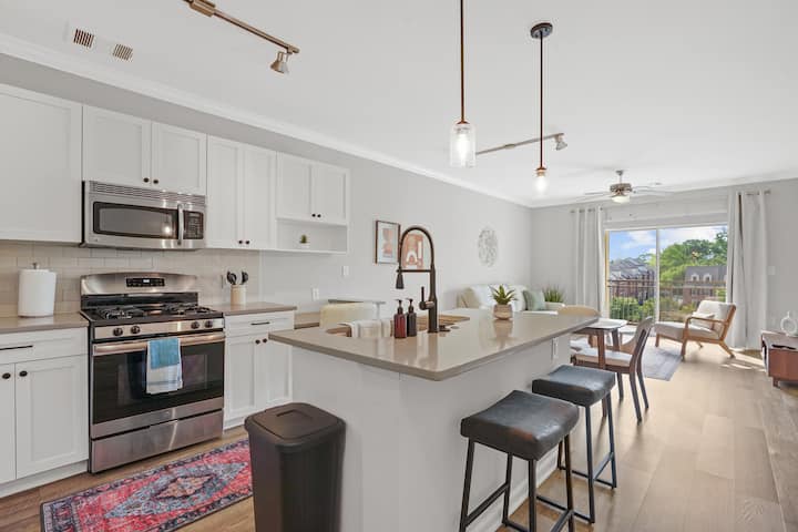 Bright & Relaxing 1b | Free Parking | Free Shuttle - Alexandria, VA