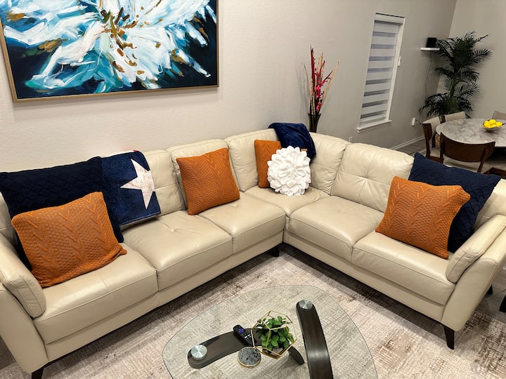 Skyhome, ( 4 Bedrms, 7 Beds, 2.5 Bath, Sleeps 12 ) - Austin, TX