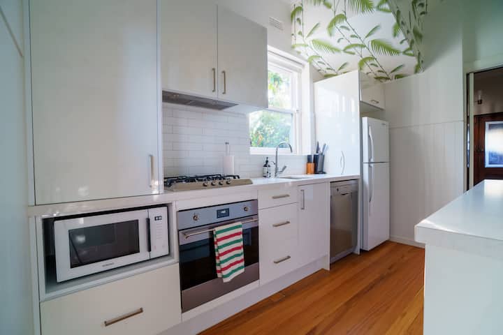 Elegant Caulfield North Family Home - Australia