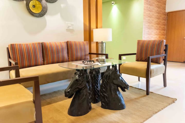 Kaala Ghoda (3 Mins Frm Airport) - New Delhi