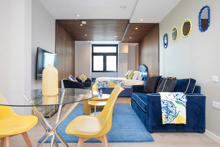 Palm Tree House - Dolce Lemons - Bromley