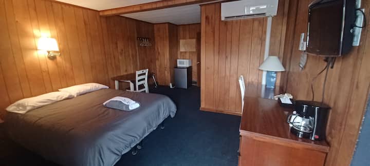Lovely Little Slice Of Home
Feat. One Queen Bed - Maine
