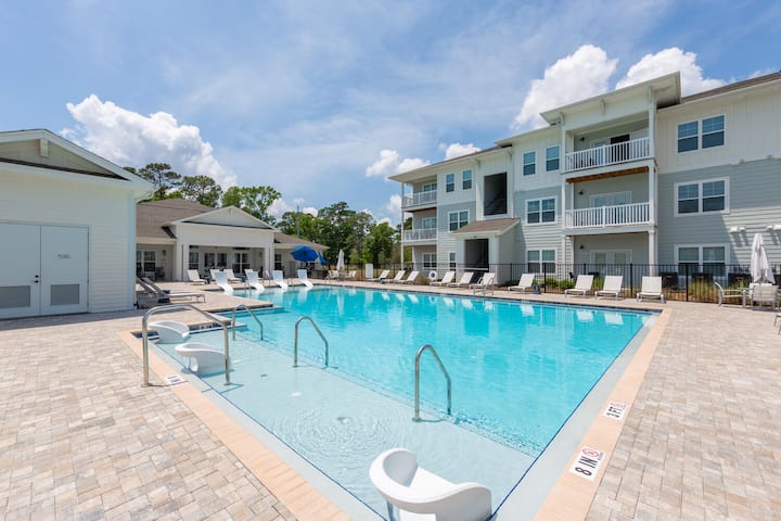 Cozy 2br Getaway | Pool & Gym - オレンジパーク, FL