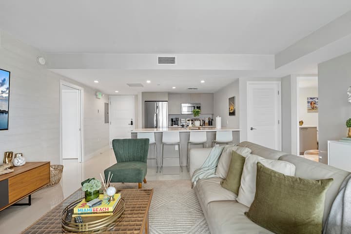 The George 2br/2ba Bay Harbor·walk To Beach & Shop - North Miami, FL