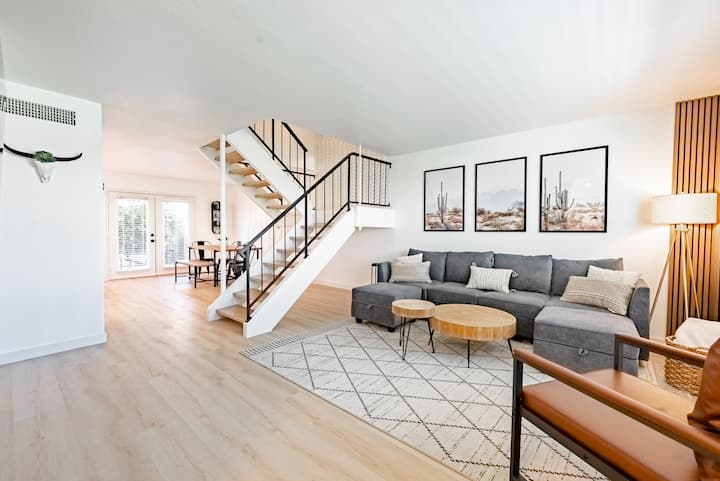 Free Rosé | Oldtown | Sleeps 8 | Pool | Walkable! - Scottsdale, AZ