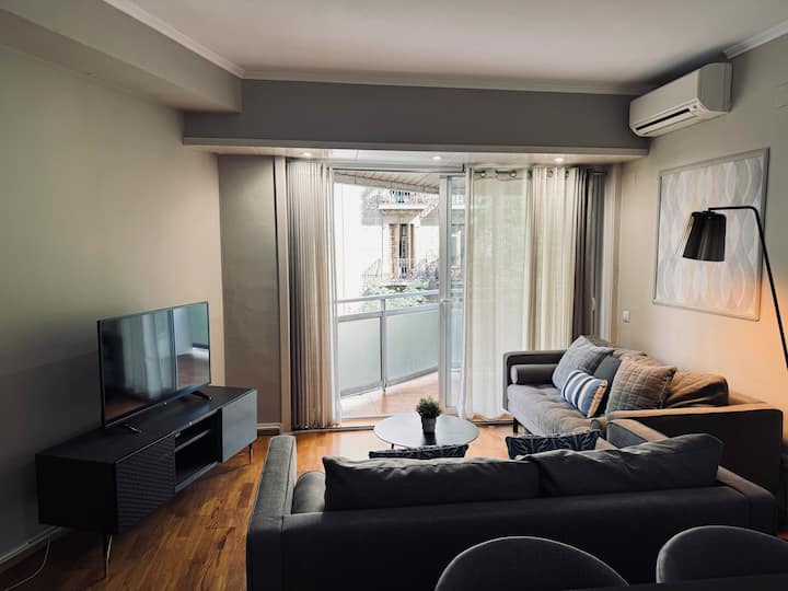 Apartamento De 5 Dormitorios En Sagrada Familia - Barcelona