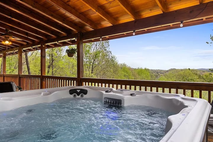 Blue Ridge Cabin | Mountain View | Hot Tub - Georgia, GA