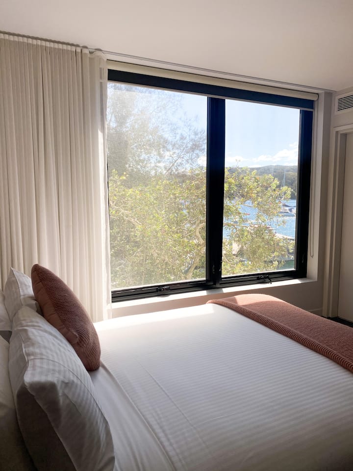 Luxury Partial Views Queen Room - Church Point