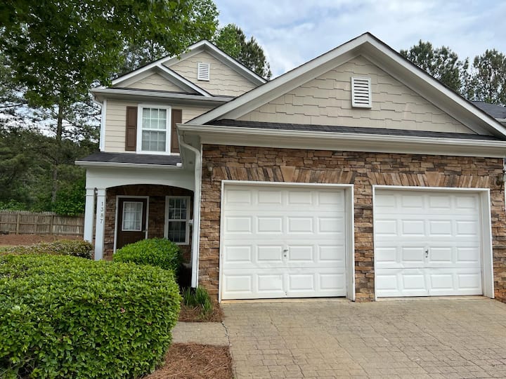 Raven Rock - Cozy And Spacious Home - Marietta, GA