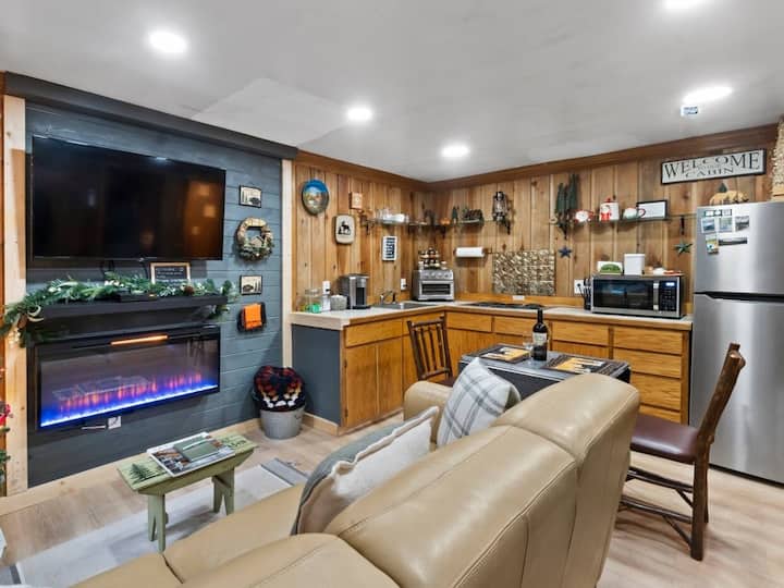 Loveshack/hot Tub,fire Pit,a/c,fireplace,ev Charge - Ashford, WA