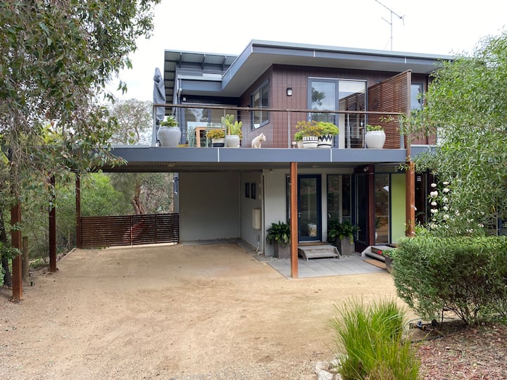 Jj's Family Beach Retreat, Ocean & Garden Views - Anglesea