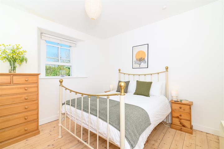 Family Friendly Apartment Above Praa Sands Beach - Marazion