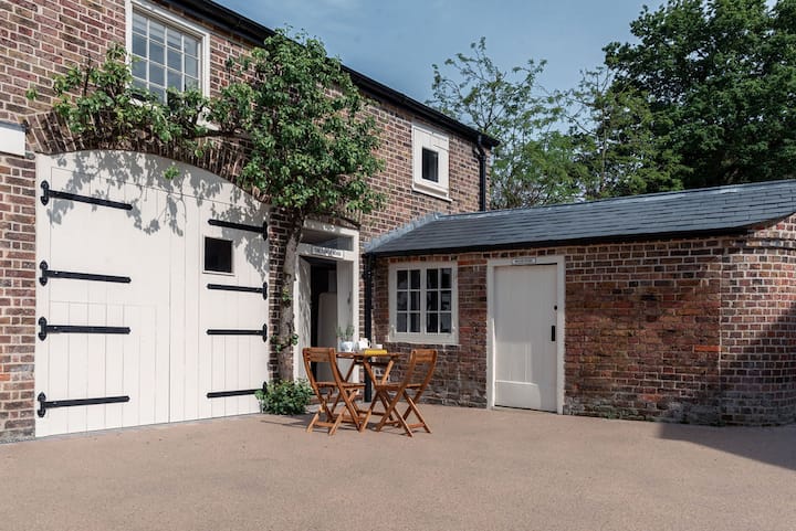 The Coach House - Deal