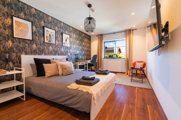 7min -> Uni& Sé-velha | Ac | Work Desk+300mbs Wifi - Santa Clara