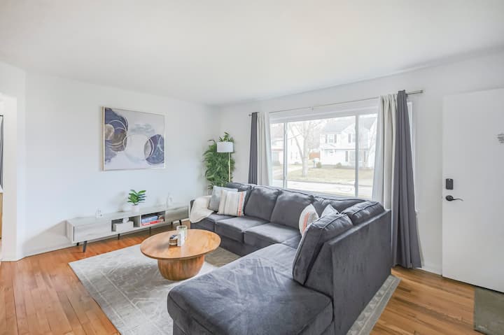 King Suite Modern Oasis - Heart Of Cuyahoga Falls - Akron, OH