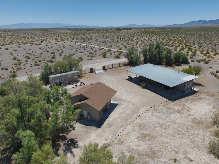 Retreat, Large Groups, 3 Houses On Acreage - United States