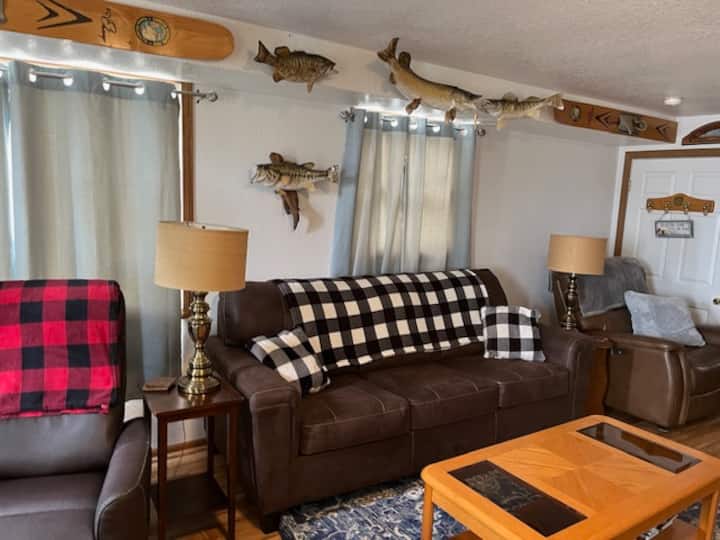 Elton House - Devils Lake, Manitou Beach