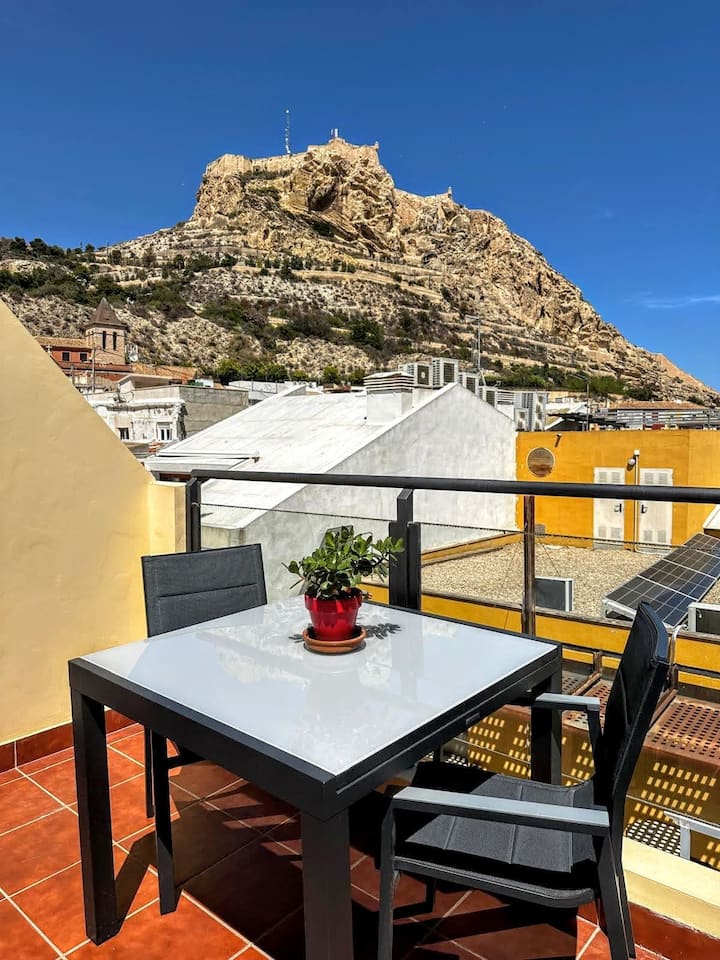 Penthouse W/ Castle & City Views - Seasonal Rental - Alicante