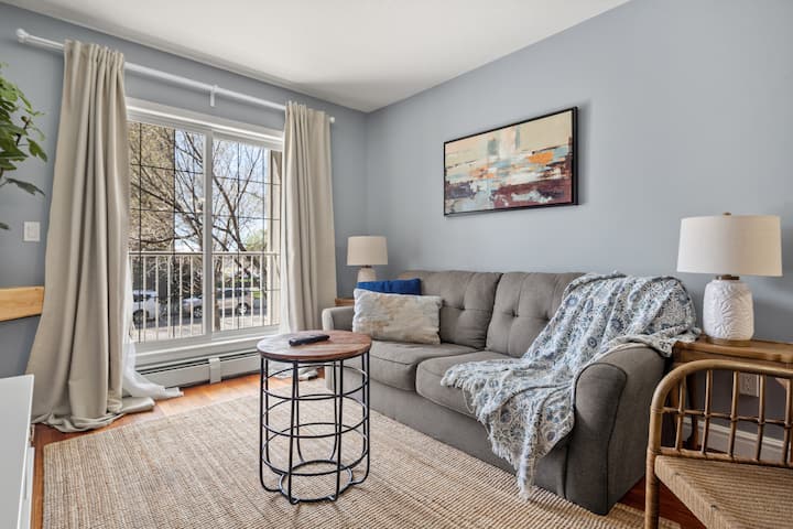 2bedroom 2bath 7min Walk To Stampede (2nd Floor) - Calgary