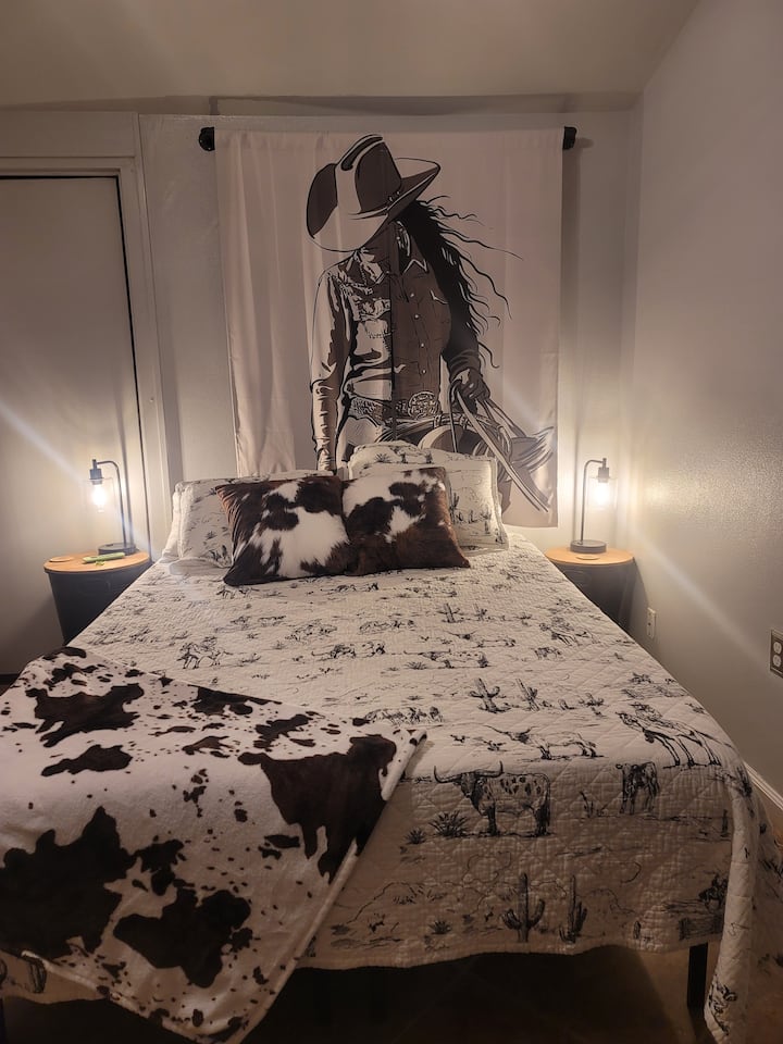 Wranglers Bunkhouse-off I20 & W County  Rd Wifi - Odessa, TX