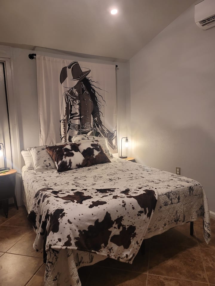 Wranglers Bunkhouse, Oil Field Housing, Off I-20 - Odessa, TX