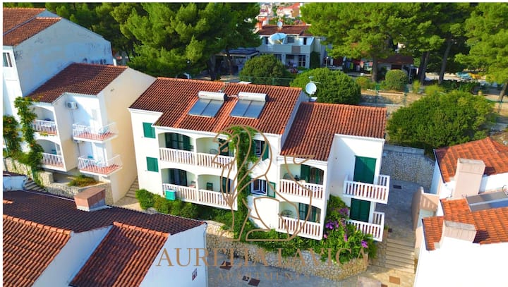 Pine-scented Sanctuary: Mediterranean Coast Living - Podstrana
