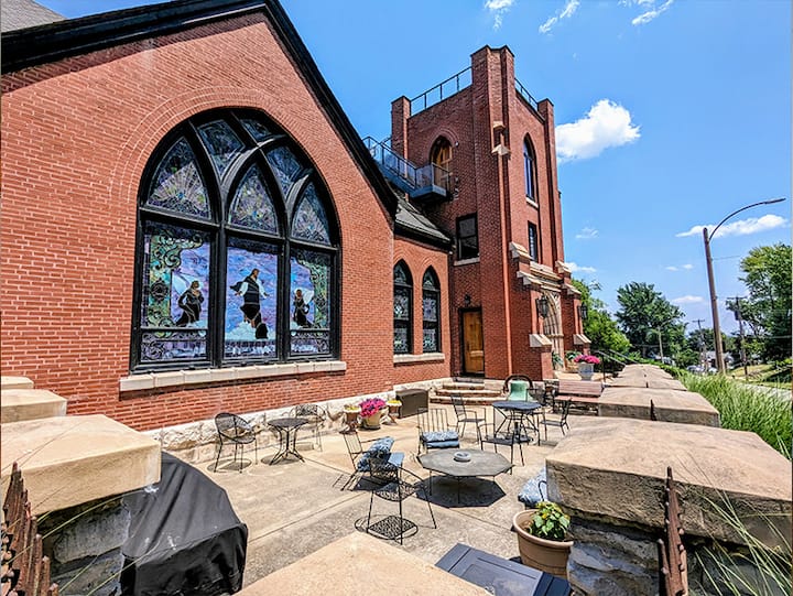 Luxury Retreat, Hot Tub,en-suite Bath, Location+ - St. Louis, MO