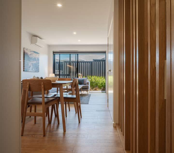 Explore Wanaka - A Stylish Unit That Guests Adore! - 와나카
