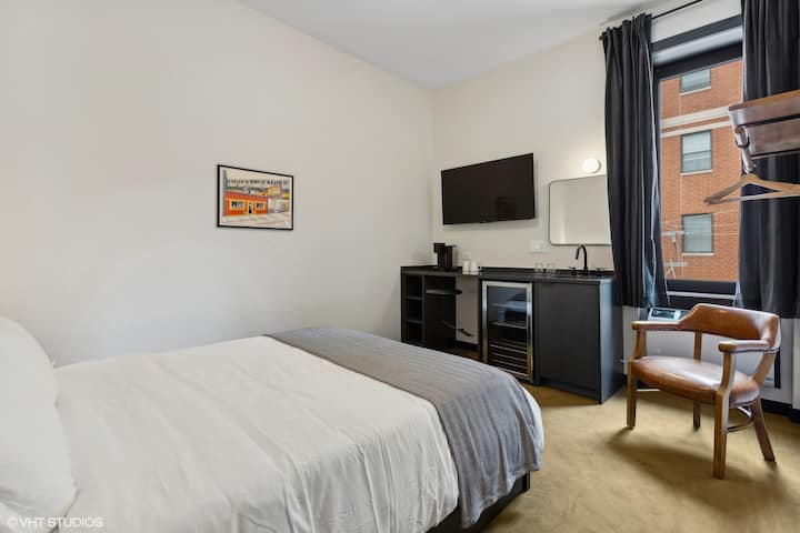 Logan Square Hotel Room 309 - Chicago