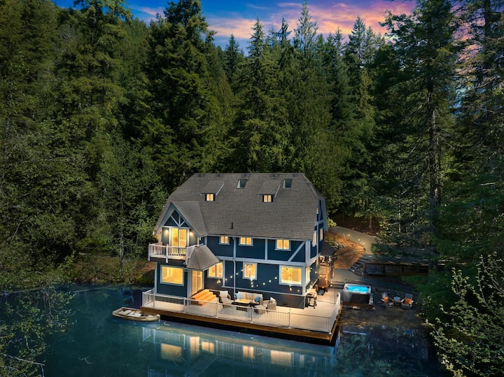 Hillside Cottage W/ Private Pond, Hot Tub Near Onp - Olympic National Park, WA