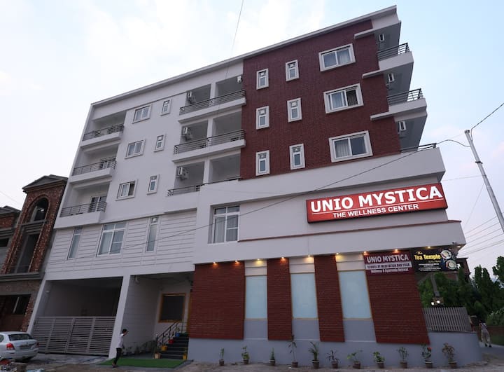 4 Bhk With River View - Unio Mystica 12 Pax - Rishikesh