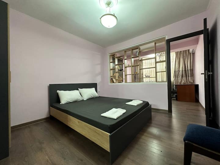 Relax In A 4-room Apartment In The City Center - Erywań