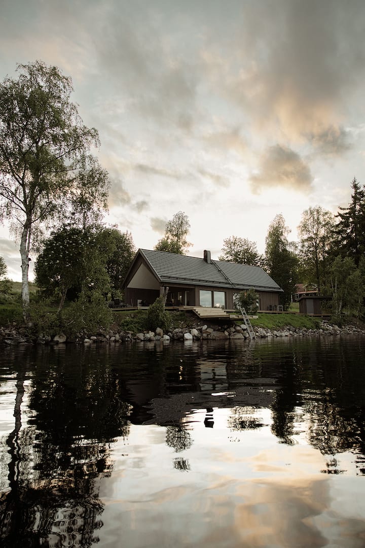 Nytt Hus I Skandinavisk Stil Vid Sjön - Suède