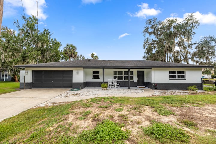 The Crystal River Retreat - Crystal River, FL