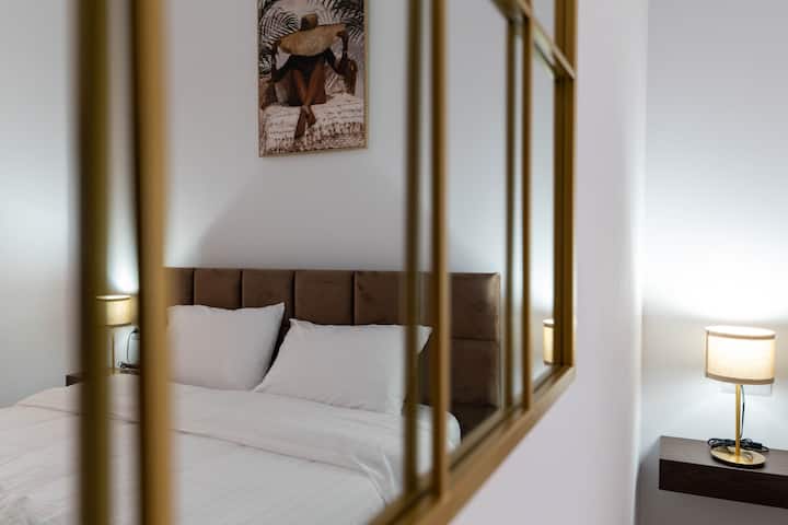 Studio Apartment With King Bed - Albania