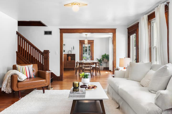 Vintage Catskills Home • Autumn Views & Coziness - Bovina, NY
