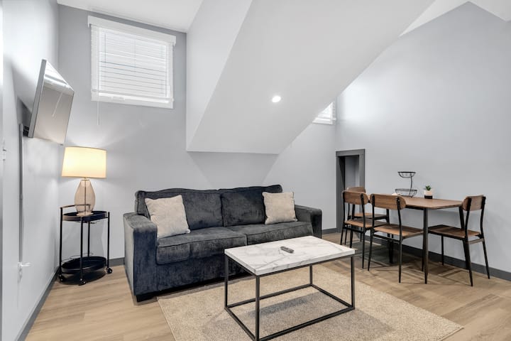 New Build Cozy Haven Near Fq/frenchman + Parking - New Orleans, LA