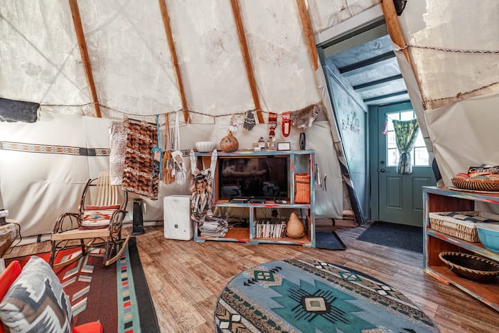 Lakota Tipi At Fox Pass Cabins - Hot Springs, AR