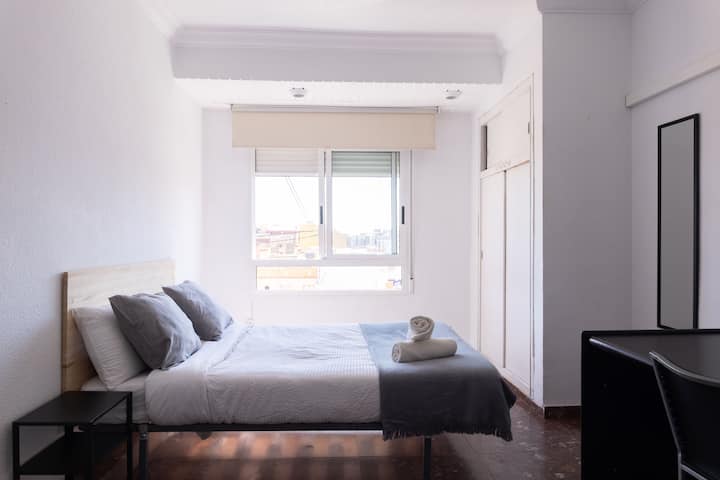 Hab.vistas | C.artes| A/c | Desk| 2wc | Fast Wi-fi - Valencia